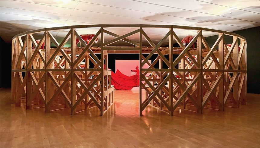 "La Ventriloque Rouge": une exposition exclusive de Mary Sibande